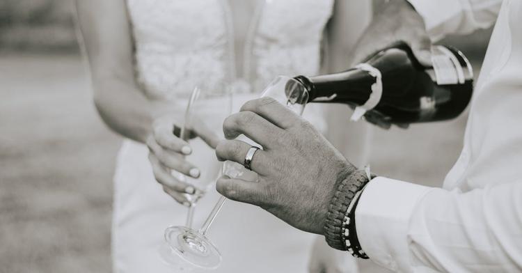 Crafting the Perfect Wedding Toast: A How-To Guide